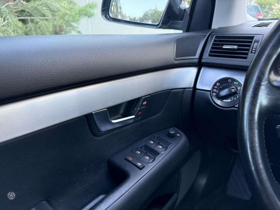 Melns Audi A4 2006 Kauņa, ar dzinēja tilpumu 1.90 L un nobraukumu 270 tūkst. km par 2390 €, foto 24 vietnē AUTOMOTO.COM.LV