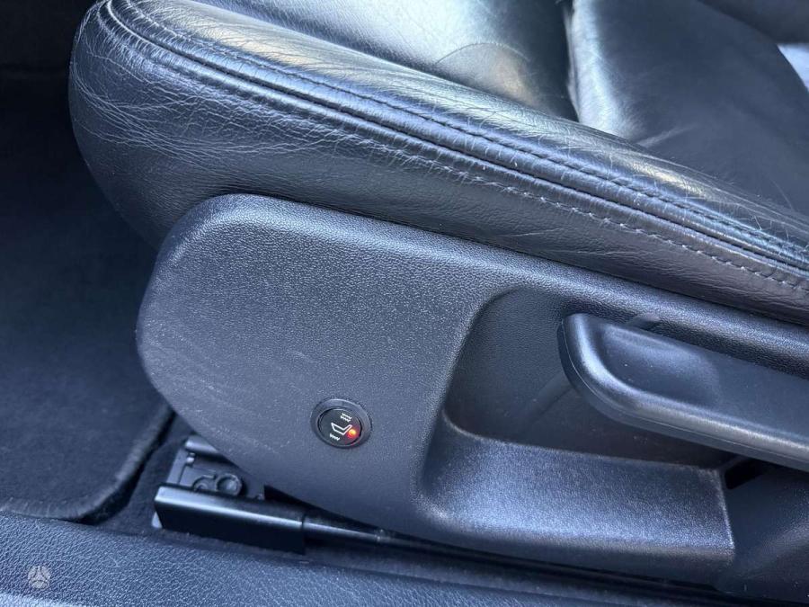 Melns Audi A4 2006 Kauņa, ar dzinēja tilpumu 1.90 L un nobraukumu 270 tūkst. km par 2390 €, foto 29 vietnē AUTOMOTO.COM.LV