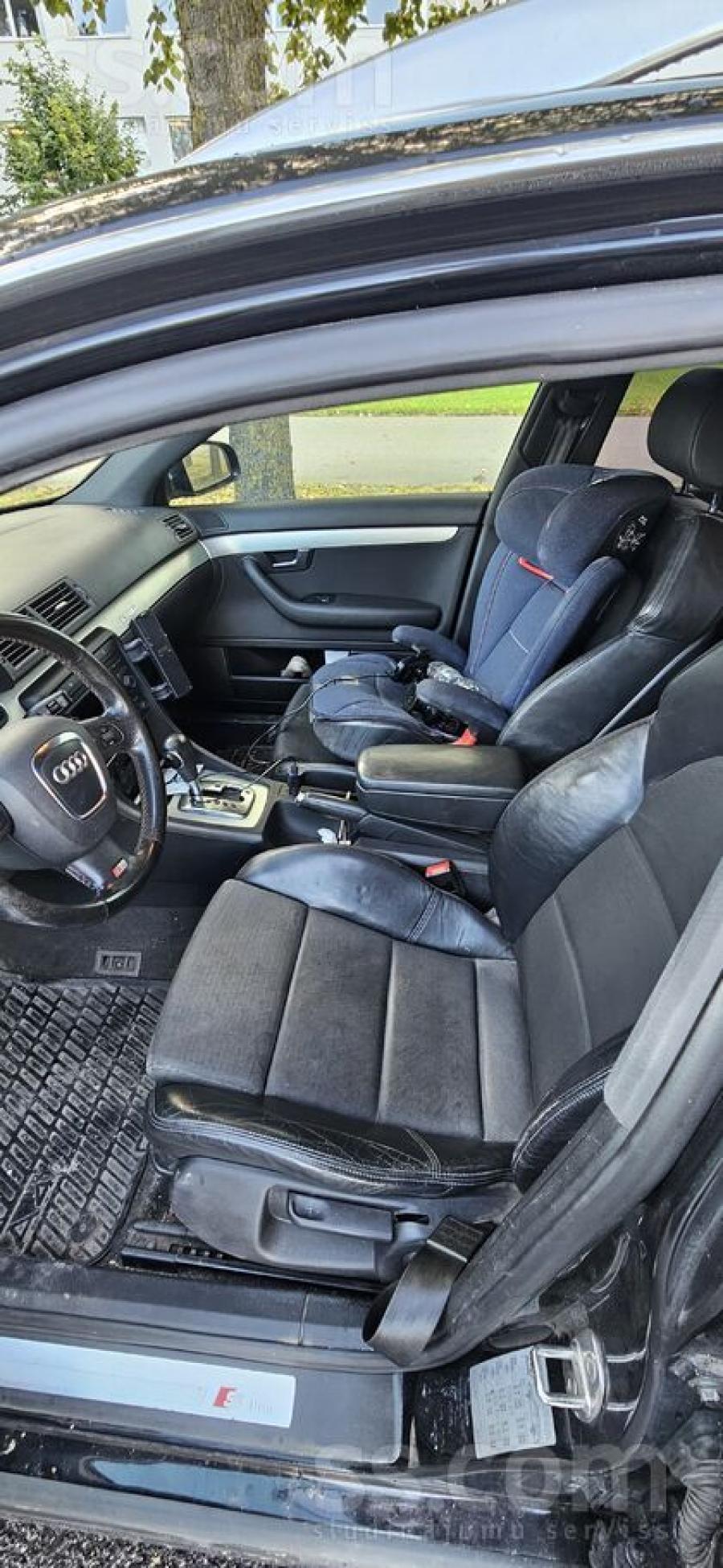 Black Audi A4 2006 in Riga, with an engine capacity of 3.00 L and mileage of 320 thousand km for 4200 €, photo 11 on AUTOMOTO.COM.LV