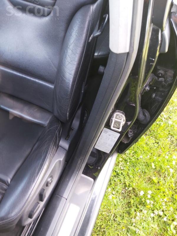 Black Audi A4 2006 in Riga, with an engine capacity of 2.00 L and mileage of 362 thousand km for 3550 €, photo 10 on AUTOMOTO.COM.LV