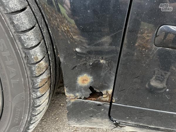 Melns Audi A4 2006 Jurbarkas, ar dzinēja tilpumu 2.00 L un nobraukumu 253 tūkst. km par 1450 €, foto 7 vietnē AUTOMOTO.COM.LV