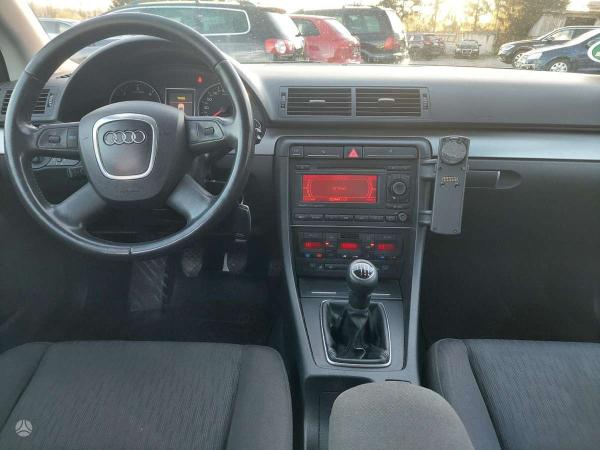 Melns Audi A4 2007 Utena, ar dzinēja tilpumu 1.99 L un nobraukumu 285 tūkst. km par 2550 €, foto 9 vietnē AUTOMOTO.COM.LV