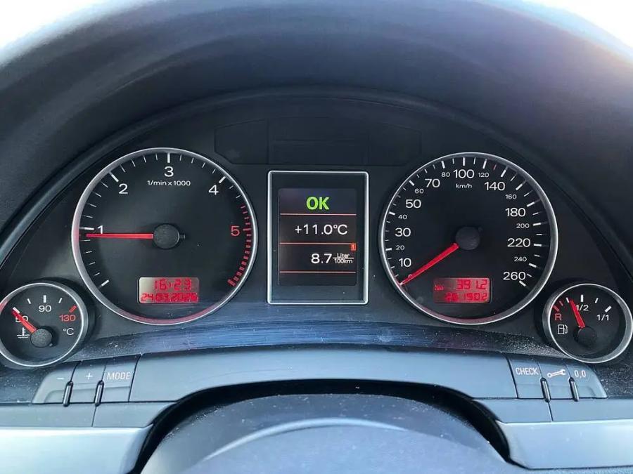 Black Audi A4 2007 in Cesis, with an engine capacity of 2.00 L and mileage of 262 thousand km for 3699 €, photo 16 on AUTOMOTO.COM.LV