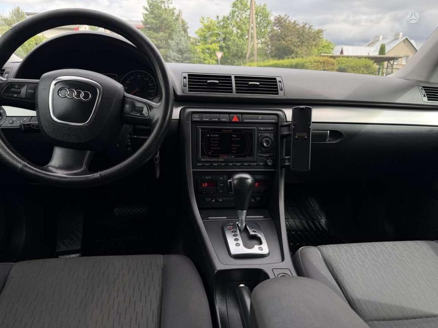 Melns Audi A4 2007 Viļņa, ar dzinēja tilpumu 1.99 L un nobraukumu 240 tūkst. km par 3200 €, foto 21 vietnē AUTOMOTO.COM.LV