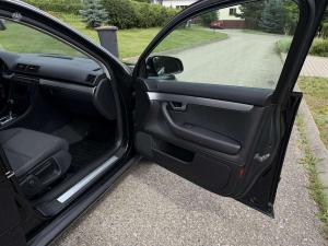 Melns Audi A4 2007 Viļņa, ar dzinēja tilpumu 1.99 L un nobraukumu 240 tūkst. km par 3200 €, foto 23 vietnē AUTOMOTO.COM.LV