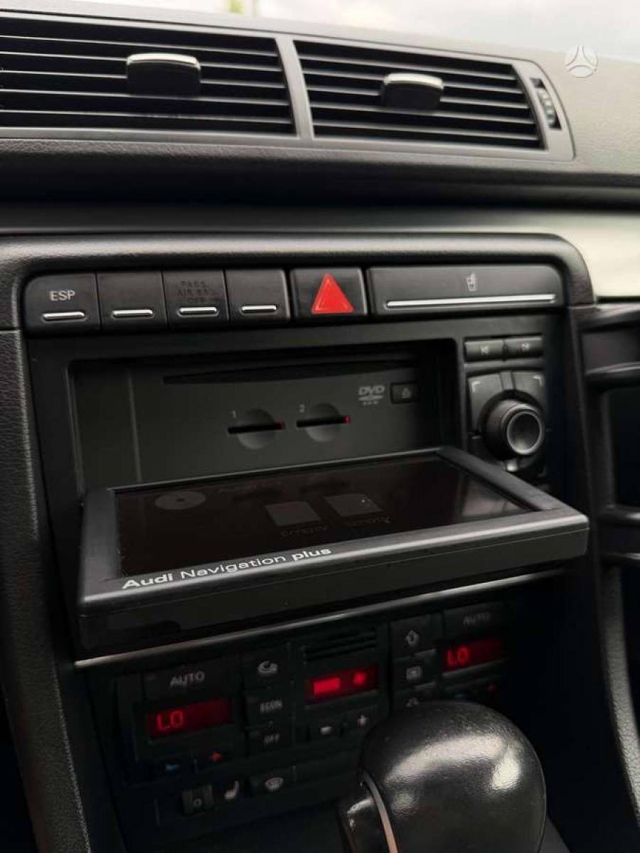 Melns Audi A4 2007 Viļņa, ar dzinēja tilpumu 1.99 L un nobraukumu 240 tūkst. km par 3200 €, foto 26 vietnē AUTOMOTO.COM.LV