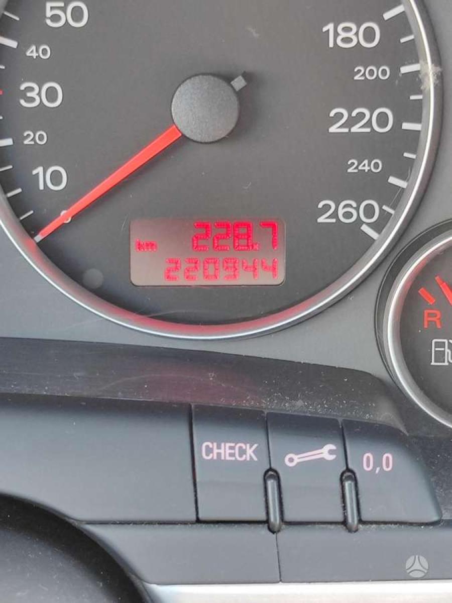 Black Audi A4 2007 in Marijampole, with an engine capacity of 1.97 L and mileage of 220 thousand km for 3500 €, photo 3 on AUTOMOTO.COM.LV