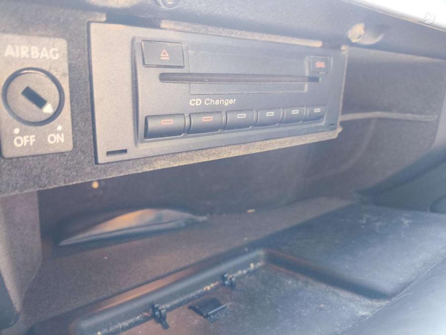 Melns Audi A4 2007 Panevēža, ar dzinēja tilpumu 1.97 L un nobraukumu 362 tūkst. km par 2200 €, foto 22 vietnē AUTOMOTO.COM.LV