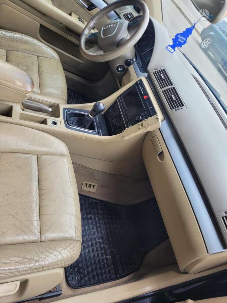 Black Audi A4 2007 in Alytus, with an engine capacity of 1.97 L and mileage of 334 thousand km for 2550 €, photo 10 on AUTOMOTO.COM.LV