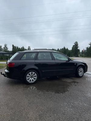 Black Audi A4 2007 in Riga, with an engine capacity of 2.00 L and mileage of 340 thousand km for 1700 €, photo 4 on AUTOMOTO.COM.LV