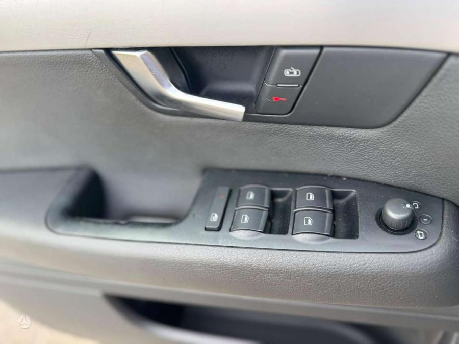 Melns Audi A4 2007 Utena, ar dzinēja tilpumu 1.99 L un nobraukumu 290 tūkst. km par 2999 €, foto 16 vietnē AUTOMOTO.COM.LV