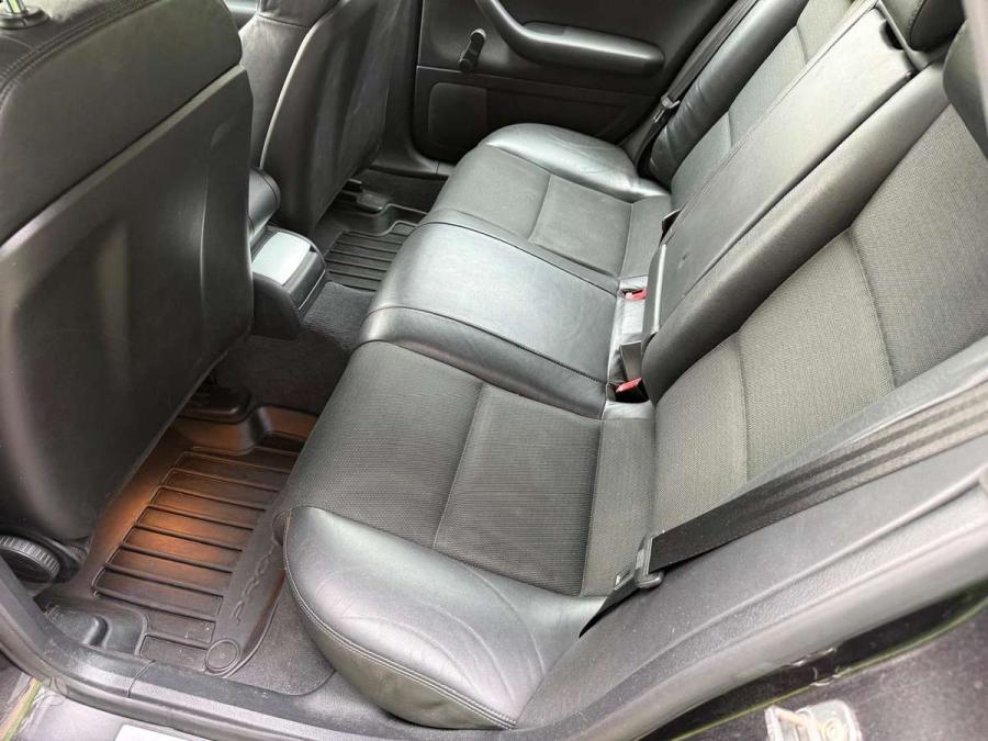 Black Audi A4 2007 in Utena, with an engine capacity of 2.00 L and mileage of 211 thousand km for 3750 €, photo 19 on AUTOMOTO.COM.LV