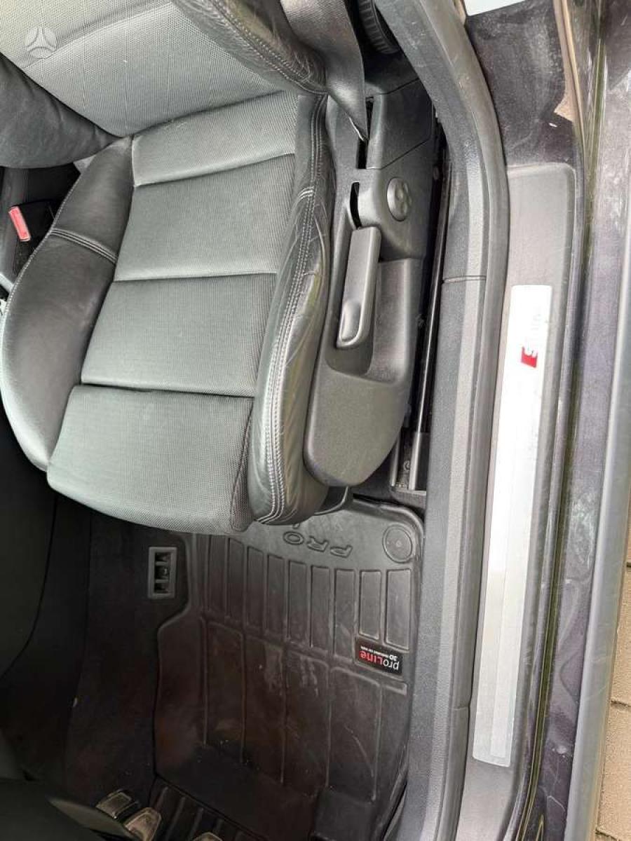 Black Audi A4 2007 in Utena, with an engine capacity of 2.00 L and mileage of 211 thousand km for 3750 €, photo 21 on AUTOMOTO.COM.LV