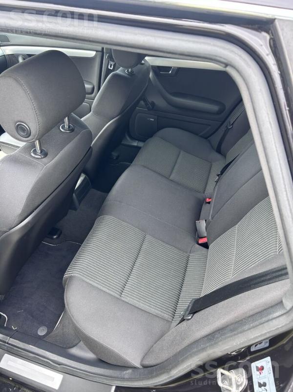Black Audi A4 2008 in Riga, with an engine capacity of 2.00 L and mileage of 286 thousand km for 4250 €, photo 5 on AUTOMOTO.COM.LV