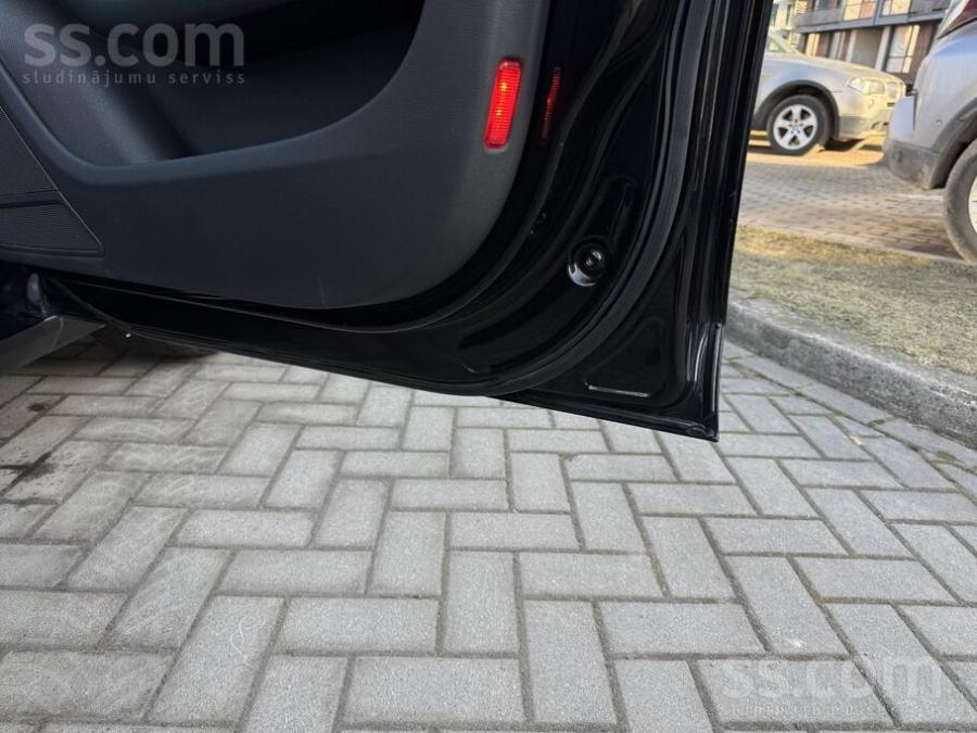 Black Audi A4 2008 in Riga, with an engine capacity of 2.00 L and mileage of 273 thousand km for 5990 €, photo 8 on AUTOMOTO.COM.LV