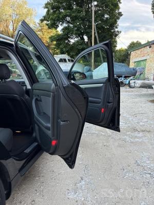 Black Audi A4 2008 in Riga, with an engine capacity of 2.00 L and mileage of 305 thousand km for 4090 €, photo 14 on AUTOMOTO.COM.LV