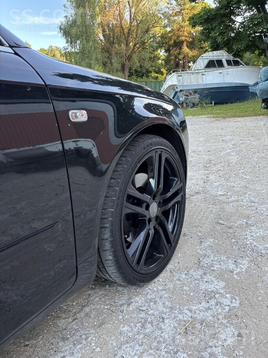 Black Audi A4 2008 in Riga, with an engine capacity of 2.00 L and mileage of 305 thousand km for 4090 €, photo 16 on AUTOMOTO.COM.LV