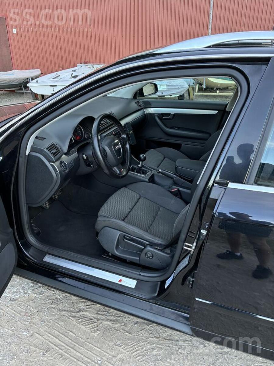 Black Audi A4 2008 in Riga, with an engine capacity of 2.00 L and mileage of 305 thousand km for 4090 €, photo 19 on AUTOMOTO.COM.LV