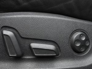 Black Audi A4 2008 in Riga, with an engine capacity of 2.00 L and mileage of 376 thousand km for 4690 €, photo 26 on AUTOMOTO.COM.LV