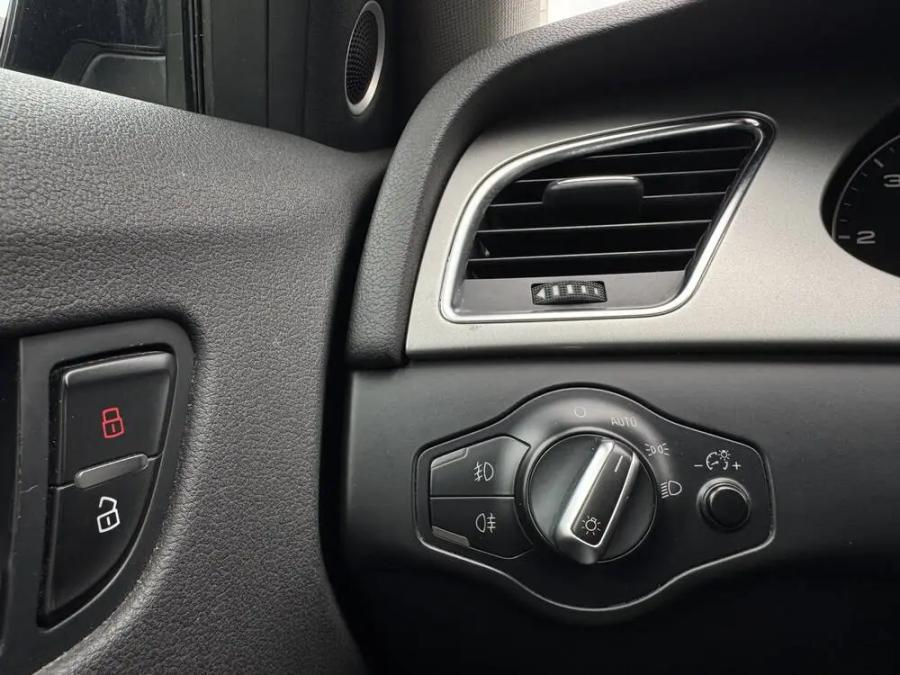 Black Audi A4 2008 in Riga, with an engine capacity of 2.00 L and mileage of 376 thousand km for 4690 €, photo 32 on AUTOMOTO.COM.LV