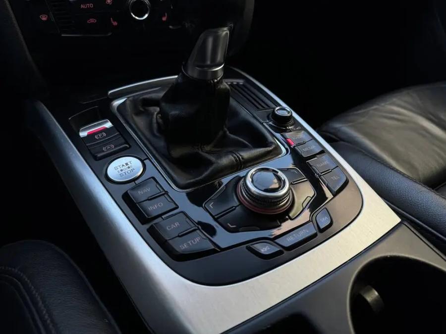 Black Audi A4 2008 in Riga, with an engine capacity of 2.00 L and mileage of 304 thousand km for 3990 €, photo 16 on AUTOMOTO.COM.LV