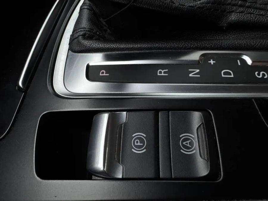 Black Audi A4 2008 in Riga, with an engine capacity of 2.00 L and mileage of 391 thousand km for 4490 €, photo 17 on AUTOMOTO.COM.LV