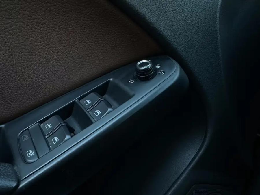 Black Audi A4 2008 in Riga, with an engine capacity of 2.70 L and mileage of 334 thousand km for 4490 €, photo 19 on AUTOMOTO.COM.LV