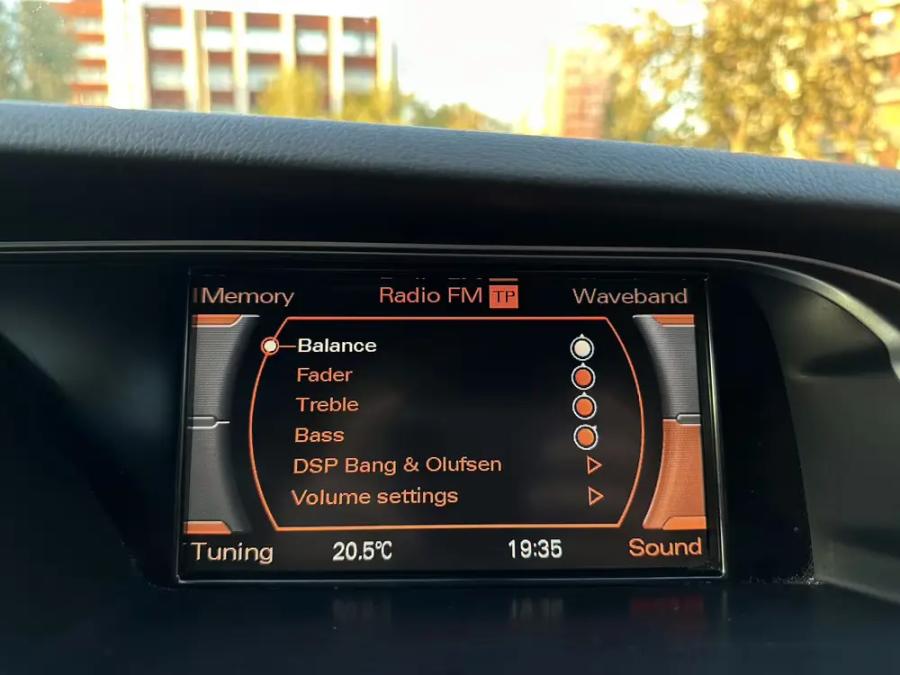 Black Audi A4 2008 in Riga, with an engine capacity of 2.70 L and mileage of 334 thousand km for 4490 €, photo 30 on AUTOMOTO.COM.LV