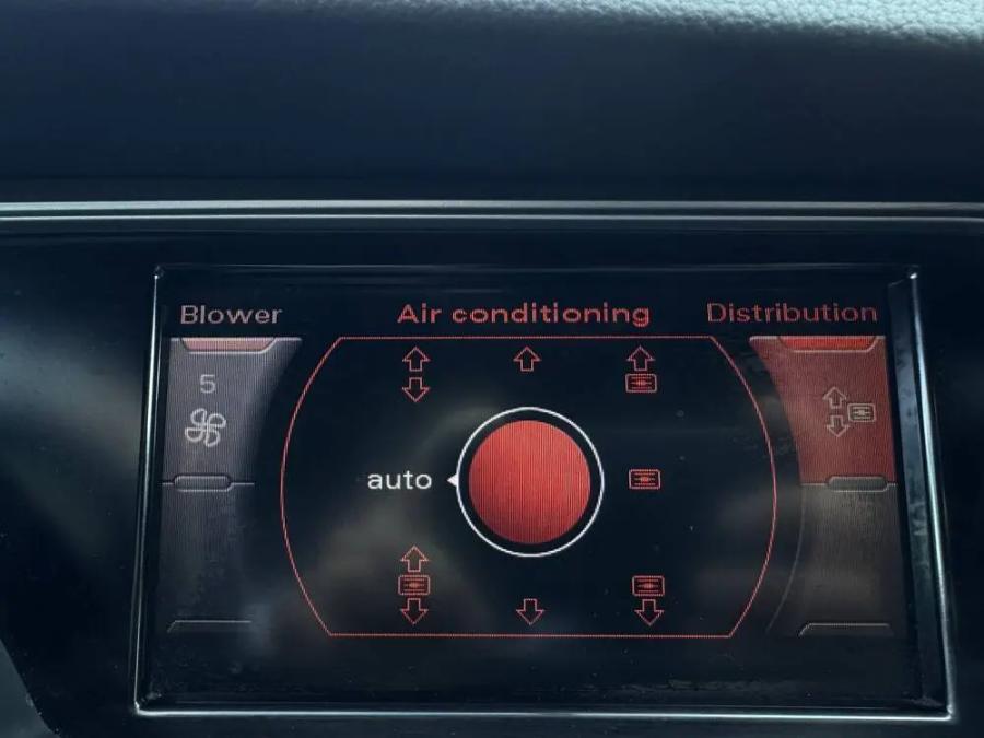 Black Audi A4 2008 in Riga, with an engine capacity of 2.00 L and mileage of 328 thousand km for 4990 €, photo 18 on AUTOMOTO.COM.LV