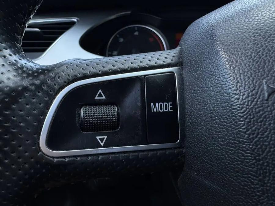 Black Audi A4 2008 in Riga, with an engine capacity of 2.00 L and mileage of 328 thousand km for 4990 €, photo 21 on AUTOMOTO.COM.LV