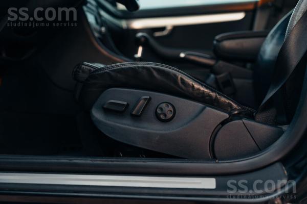 Black Audi A4 2008 in Riga, with an engine capacity of 2.00 L and mileage of 355 thousand km for 2900 €, photo 10 on AUTOMOTO.COM.LV