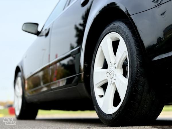 Audi A4 2008 in Kaunas on AUTOMOTO.COM.LV Black Audi A4 2008 in Kaunas, with an engine capacity of 2.00 L and mileage of 299 thousand km for 3000 €, photo 8 on AUTOMOTO.COM.LV