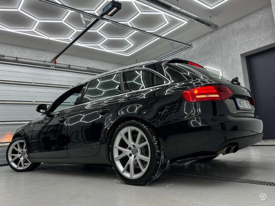 Black Audi A4 2009 in Kaunas, with an engine capacity of 1.97 L and mileage of 341 thousand km for 6650 €, photo 5 on AUTOMOTO.COM.LV