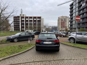 Black Audi A4 2009 in Riga, with an engine capacity of 2.00 L and mileage of 285 thousand km for 3990 €, photo 5 on AUTOMOTO.COM.LV
