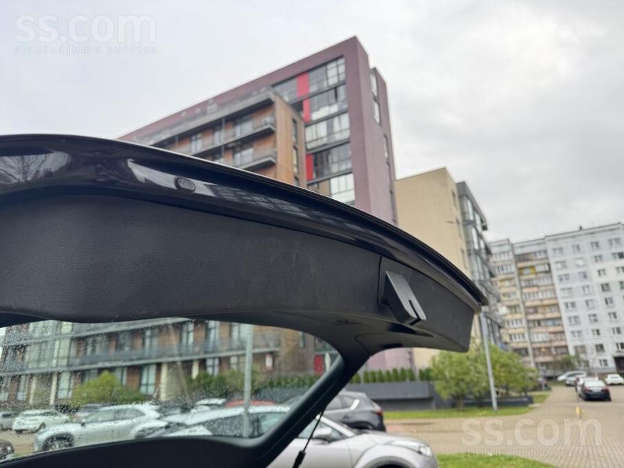Black Audi A4 2009 in Riga, with an engine capacity of 2.00 L and mileage of 285 thousand km for 3990 €, photo 7 on AUTOMOTO.COM.LV