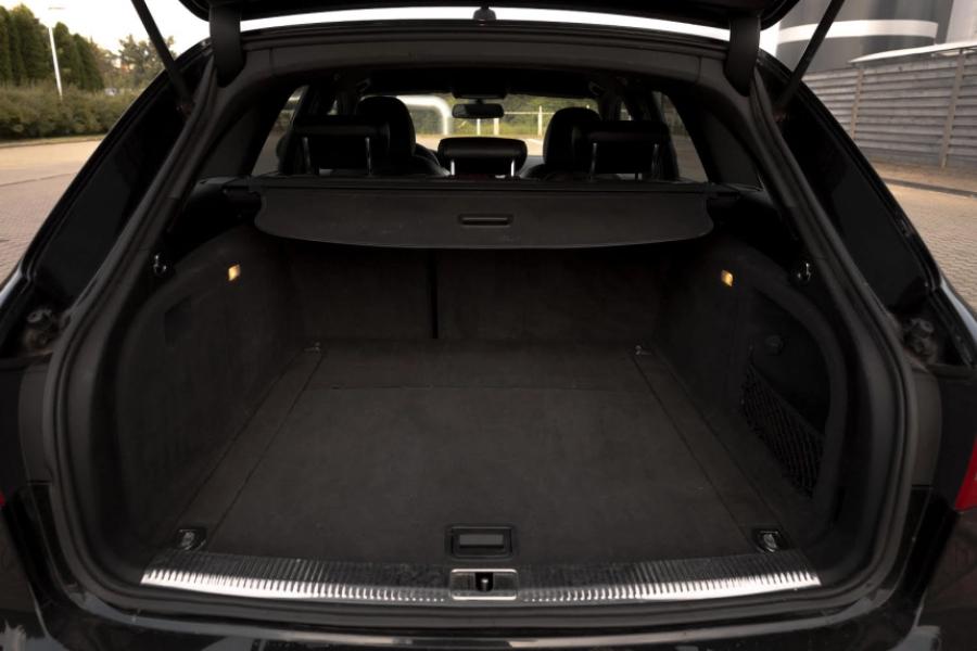Melns Audi A4 2009 Rīga, ar dzinēja tilpumu 1.80 L un nobraukumu 273 tūkst. km par 6290 €, foto 15 vietnē AUTOMOTO.COM.LV
