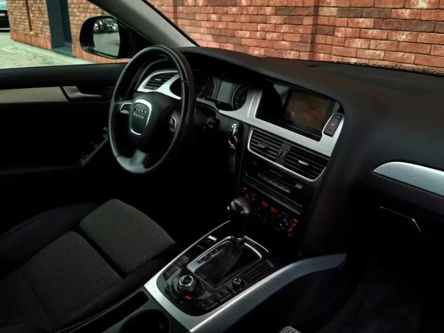 Black Audi A4 2009 in Riga, with an engine capacity of 2.70 L and mileage of 265 thousand km for 6650 €, photo 13 on AUTOMOTO.COM.LV