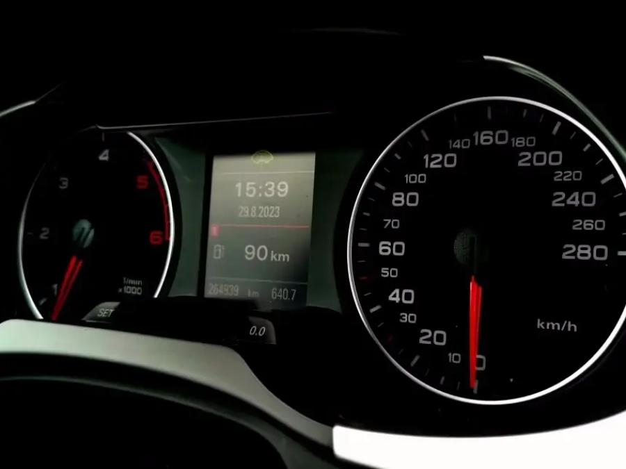 Black Audi A4 2009 in Riga, with an engine capacity of 2.70 L and mileage of 265 thousand km for 6650 €, photo 14 on AUTOMOTO.COM.LV