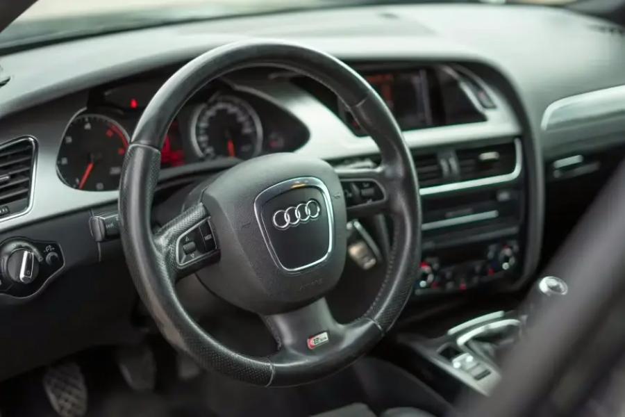 Melns Audi A4 2009 Liepāja, ar dzinēja tilpumu 2.00 L un nobraukumu 267 tūkst. km par 7500 €, foto 14 vietnē AUTOMOTO.COM.LV