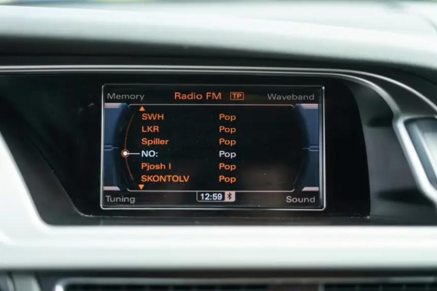 Melns Audi A4 2009 Liepāja, ar dzinēja tilpumu 2.00 L un nobraukumu 267 tūkst. km par 7500 €, foto 19 vietnē AUTOMOTO.COM.LV