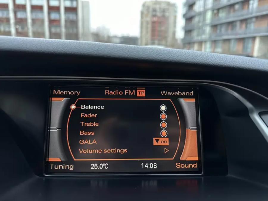 Black Audi A4 2009 in Riga, with an engine capacity of 2.00 L and mileage of 239 thousand km for 3990 €, photo 13 on AUTOMOTO.COM.LV