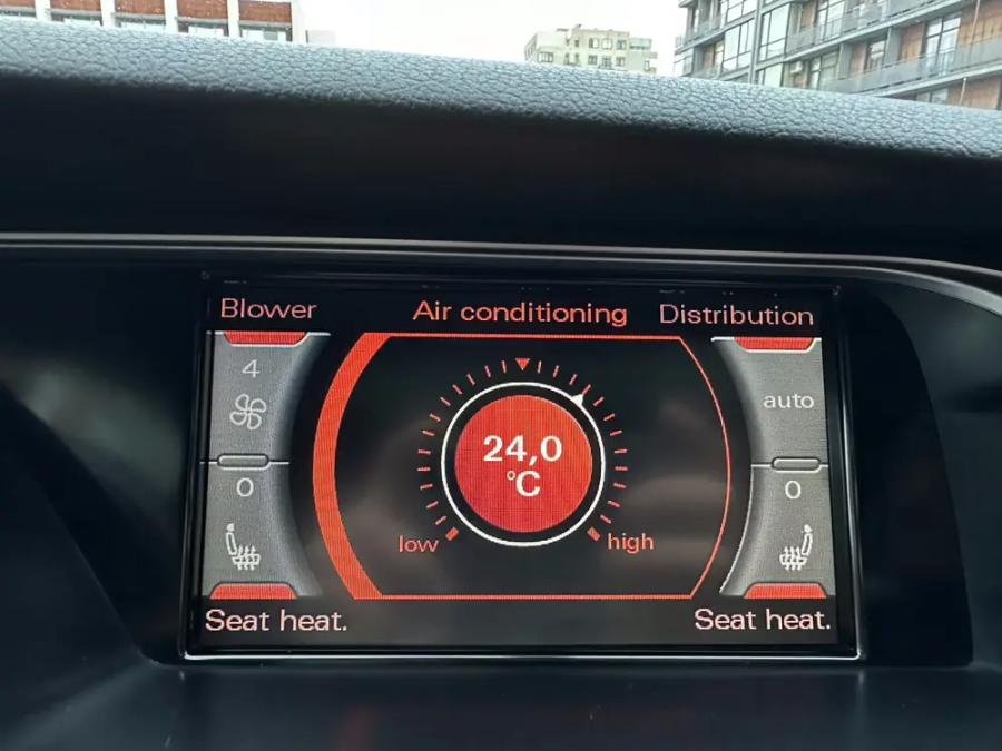 Black Audi A4 2009 in Riga, with an engine capacity of 2.00 L and mileage of 239 thousand km for 3990 €, photo 18 on AUTOMOTO.COM.LV