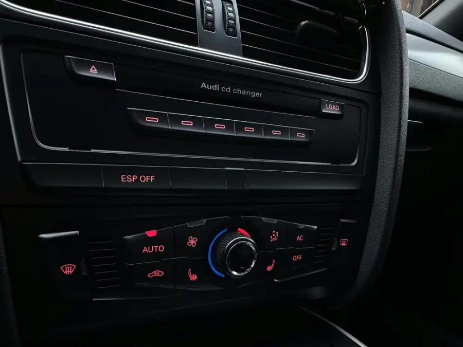 Black Audi A4 2009 in Riga, with an engine capacity of 2.00 L and mileage of 239 thousand km for 3990 €, photo 25 on AUTOMOTO.COM.LV