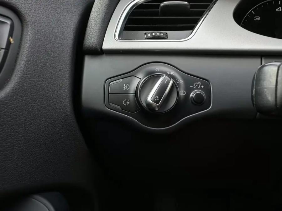 Black Audi A4 2009 in Riga, with an engine capacity of 2.70 L and mileage of 330 thousand km for 4690 €, photo 19 on AUTOMOTO.COM.LV