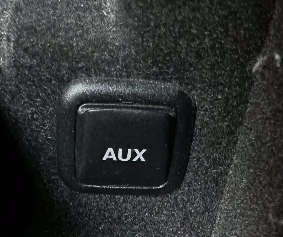 Black Audi A4 2009 in Riga, with an engine capacity of 2.70 L and mileage of 330 thousand km for 4690 €, photo 21 on AUTOMOTO.COM.LV