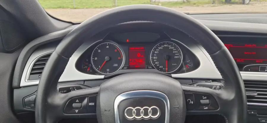 Black Audi A4 2009 in Daugavpils, with an engine capacity of 2.00 L and mileage of 293 thousand km for 5895 €, photo 11 on AUTOMOTO.COM.LV