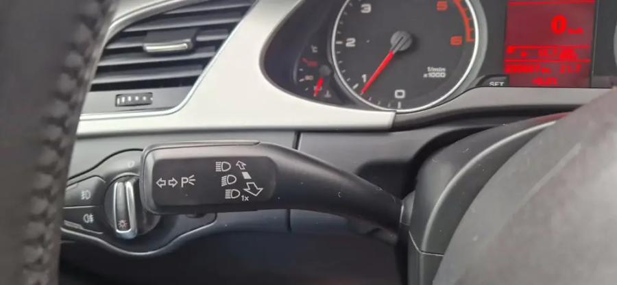 Black Audi A4 2009 in Daugavpils, with an engine capacity of 2.00 L and mileage of 293 thousand km for 5895 €, photo 15 on AUTOMOTO.COM.LV