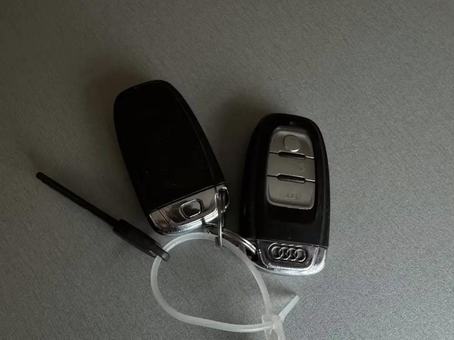 Black Audi A4 2009 in Riga, with an engine capacity of 2.00 L and mileage of 285 thousand km for 3990 €, photo 23 on AUTOMOTO.COM.LV
