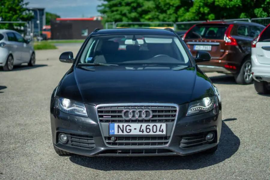 Melns Audi A4 2009 Grobiņa, ar dzinēja tilpumu 2.00 L un nobraukumu 400 tūkst. km par 5200 €, foto 3 vietnē AUTOMOTO.COM.LV