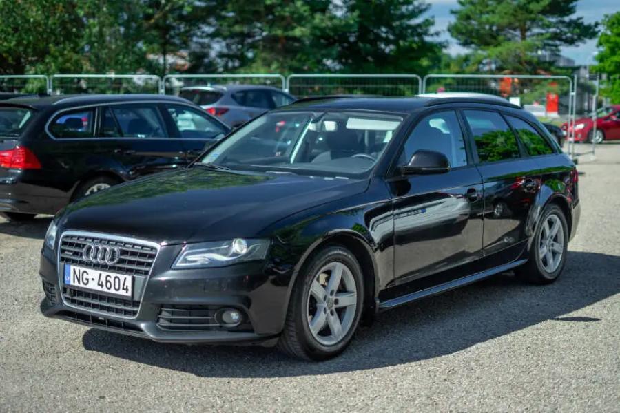 Melns Audi A4 2009 Grobiņa, ar dzinēja tilpumu 2.00 L un nobraukumu 400 tūkst. km par 5200 €, foto 4 vietnē AUTOMOTO.COM.LV
